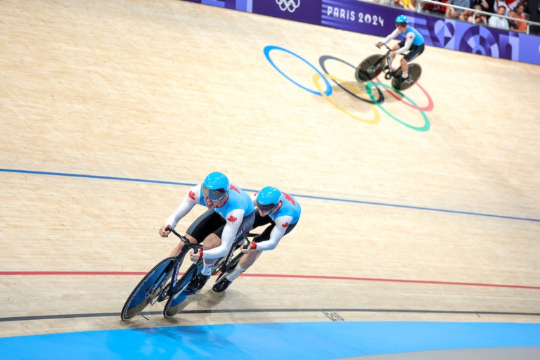 LES CYCLISTES SUR PISTE BRISENT LA GLACE AVEC DES ÉPREUVES PAR ÉQUIPE ...